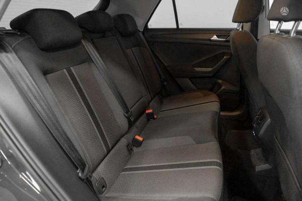 Pelēks Volkswagen T-Roc 2021 Viļņa, ar dzinēja tilpumu 1.50 L un nobraukumu 39 tūkst. km par 21900 €, foto 10 vietnē AUTOMOTO.COM.LV