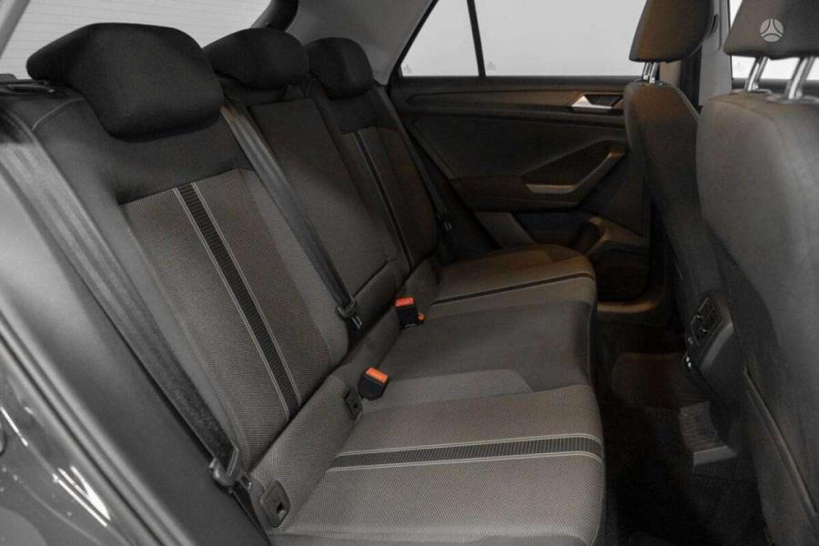 Grey Volkswagen T-Roc 2021 in Vilnius, with an engine capacity of 1.50 L and mileage of 39 thousand km for 21900 €, photo 11 on AUTOMOTO.COM.LV