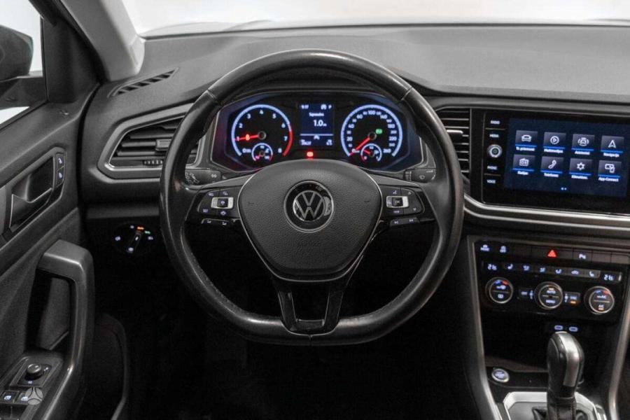 Grey Volkswagen T-Roc 2021 in Vilnius, with an engine capacity of 1.50 L and mileage of 39 thousand km for 21900 €, photo 13 on AUTOMOTO.COM.LV