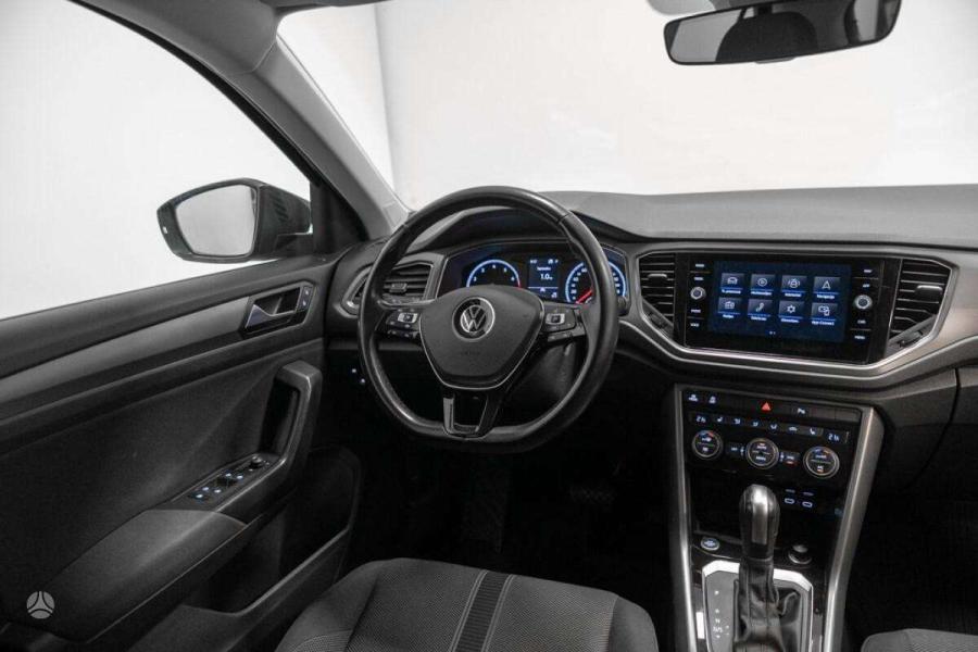 Grey Volkswagen T-Roc 2021 in Vilnius, with an engine capacity of 1.50 L and mileage of 39 thousand km for 21900 €, photo 14 on AUTOMOTO.COM.LV