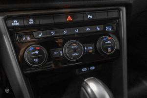 Grey Volkswagen T-Roc 2021 in Vilnius, with an engine capacity of 1.50 L and mileage of 39 thousand km for 21900 €, photo 16 on AUTOMOTO.COM.LV