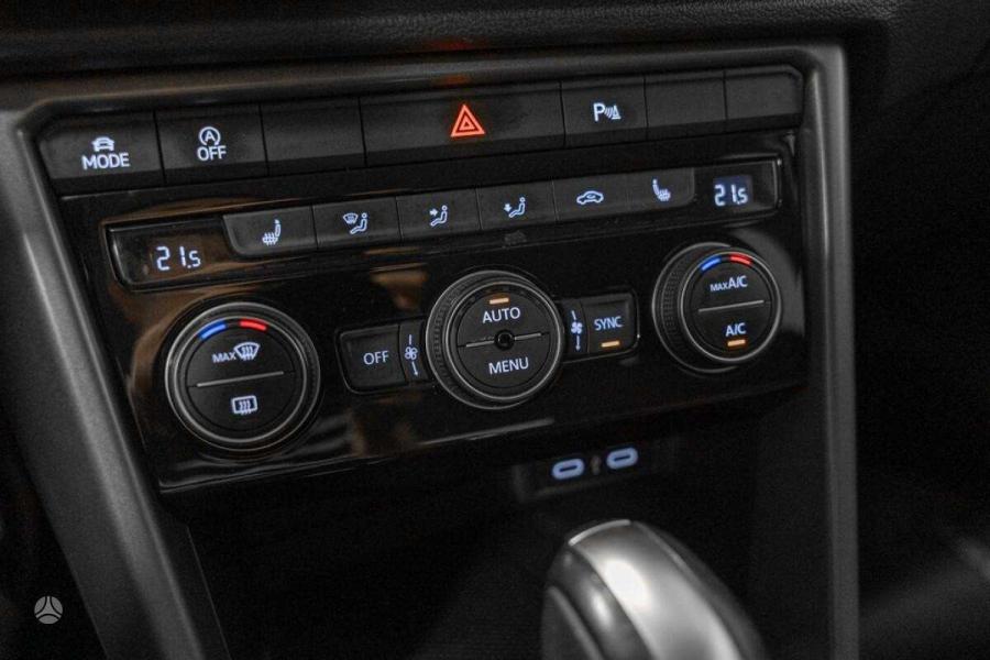 Grey Volkswagen T-Roc 2021 in Vilnius, with an engine capacity of 1.50 L and mileage of 39 thousand km for 21900 €, photo 16 on AUTOMOTO.COM.LV