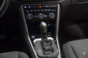Grey Volkswagen T-Roc 2021 in Vilnius, with an engine capacity of 1.50 L and mileage of 39 thousand km for 21900 €, photo 17 on AUTOMOTO.COM.LV