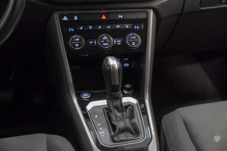 Grey Volkswagen T-Roc 2021 in Vilnius, with an engine capacity of 1.50 L and mileage of 39 thousand km for 21900 €, photo 17 on AUTOMOTO.COM.LV