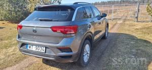 Pelēks Volkswagen T-Roc 2021 Rīga, ar dzinēja tilpumu 1.50 L un nobraukumu 65 tūkst. km par 17500 €, foto 3 vietnē AUTOMOTO.COM.LV