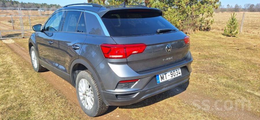Pelēks Volkswagen T-Roc 2021 Rīga, ar dzinēja tilpumu 1.50 L un nobraukumu 65 tūkst. km par 17500 €, foto 4 vietnē AUTOMOTO.COM.LV
