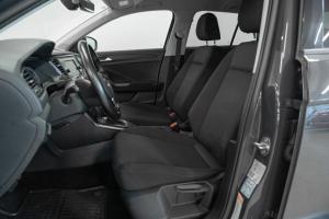 Pelēks Volkswagen T-Roc 2021 Viļņa, ar dzinēja tilpumu 1.50 L un nobraukumu 86 tūkst. km par 17500 €, foto 8 vietnē AUTOMOTO.COM.LV