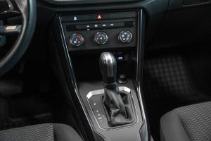 Pelēks Volkswagen T-Roc 2021 Viļņa, ar dzinēja tilpumu 1.50 L un nobraukumu 86 tūkst. km par 17500 €, foto 13 vietnē AUTOMOTO.COM.LV