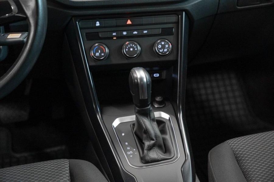 Pelēks Volkswagen T-Roc 2021 Viļņa, ar dzinēja tilpumu 1.50 L un nobraukumu 86 tūkst. km par 17500 €, foto 13 vietnē AUTOMOTO.COM.LV
