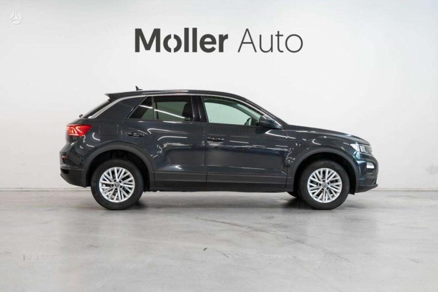 Pelēks Volkswagen T-Roc 2021 Viļņa, ar dzinēja tilpumu 1.50 L un nobraukumu 86 tūkst. km par 17500 €, foto 5 vietnē AUTOMOTO.COM.LV
