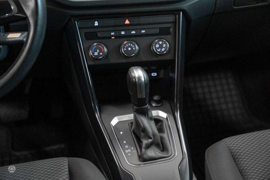 Pelēks Volkswagen T-Roc 2021 Viļņa, ar dzinēja tilpumu 1.50 L un nobraukumu 86 tūkst. km par 17500 €, foto 13 vietnē AUTOMOTO.COM.LV