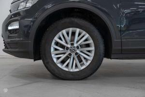 Pelēks Volkswagen T-Roc 2021 Viļņa, ar dzinēja tilpumu 1.50 L un nobraukumu 86 tūkst. km par 17500 €, foto 16 vietnē AUTOMOTO.COM.LV