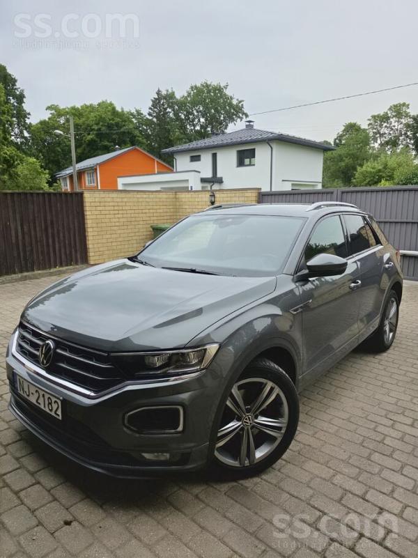Pelēks Volkswagen T-Roc 2021 Rīga, ar dzinēja tilpumu 2.00 L un nobraukumu 66 tūkst. km par 21000 €, foto 4 vietnē AUTOMOTO.COM.LV