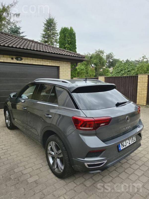 Pelēks Volkswagen T-Roc 2021 Rīga, ar dzinēja tilpumu 2.00 L un nobraukumu 66 tūkst. km par 21000 €, foto 8 vietnē AUTOMOTO.COM.LV