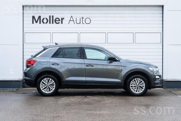 Pelēks Volkswagen T-Roc 2021 Rīga, ar dzinēja tilpumu 1.50 L un nobraukumu 91 tūkst. km par 16950 €, foto 5 vietnē AUTOMOTO.COM.LV