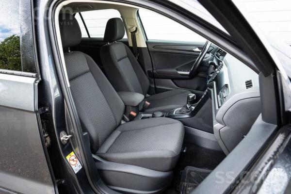 Pelēks Volkswagen T-Roc 2021 Rīga, ar dzinēja tilpumu 1.50 L un nobraukumu 91 tūkst. km par 16950 €, foto 7 vietnē AUTOMOTO.COM.LV
