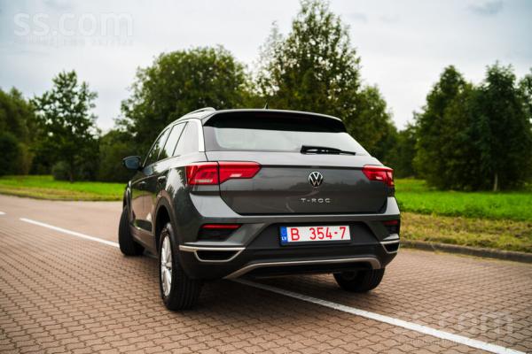 Grey Volkswagen T-Roc 2021 in Riga, with an engine capacity of 1.50 L and mileage of 161 thousand km for 16500 €, photo 3 on AUTOMOTO.COM.LV