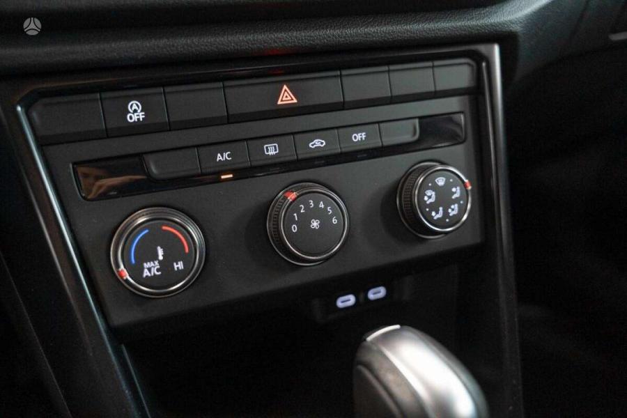 Pelēks Volkswagen T-Roc 2021 Viļņa, ar dzinēja tilpumu 1.50 L un nobraukumu 86 tūkst. km par 16900 €, foto 12 vietnē AUTOMOTO.COM.LV