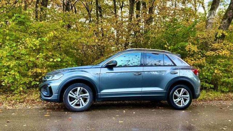Grey Volkswagen T-Roc 2022 in Vilnius, with an engine capacity of 1.50 L and mileage of 52 thousand km for 20999 €, photo 2 on AUTOMOTO.COM.LV