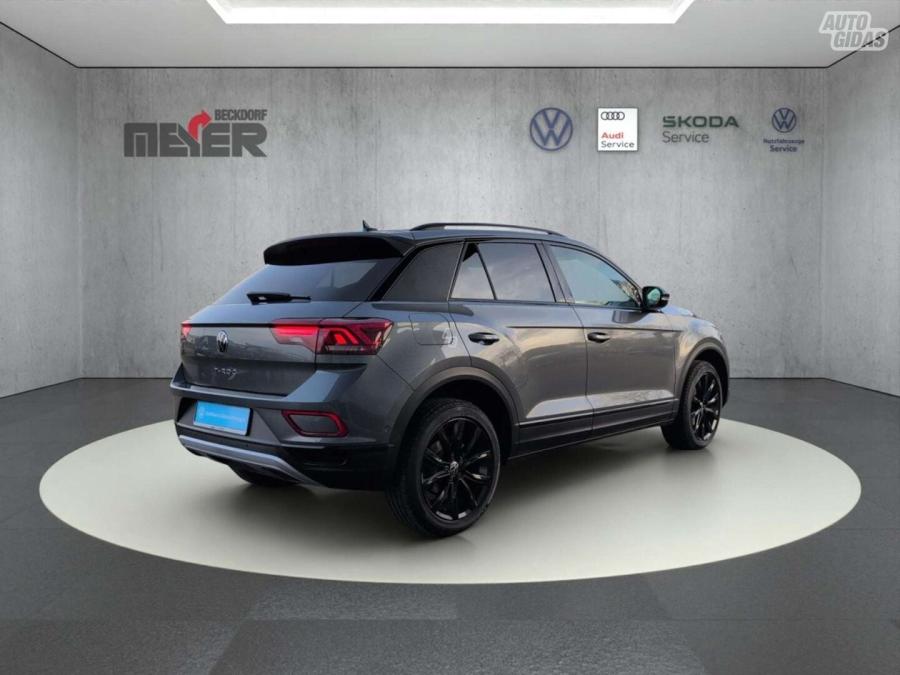 Grey Volkswagen T-Roc 2022 in Kaunas, with an engine capacity of 1.50 L and mileage of 20 thousand km for 28600 €, photo 6 on AUTOMOTO.COM.LV