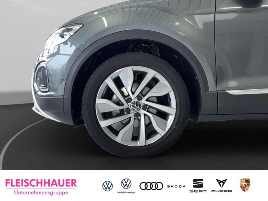 Grey Volkswagen T-Roc 2022 in Kaunas, with an engine capacity of 1.50 L and mileage of 31 thousand km for 30630 €, photo 6 on AUTOMOTO.COM.LV