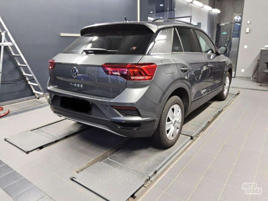 Grey Volkswagen T-Roc 2022 in Kaunas, with an engine capacity of 1.50 L and mileage of 34 thousand km for 28285 €, photo 3 on AUTOMOTO.COM.LV