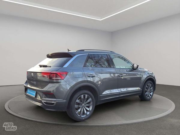 Pelēks Volkswagen T-Roc 2022 Kauņa, ar dzinēja tilpumu 1.50 L un nobraukumu 55 tūkst. km par 27437 €, foto 4 vietnē AUTOMOTO.COM.LV