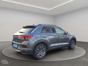 Pelēks Volkswagen T-Roc 2022 Kauņa, ar dzinēja tilpumu 1.50 L un nobraukumu 55 tūkst. km par 26407 €, foto 4 vietnē AUTOMOTO.COM.LV