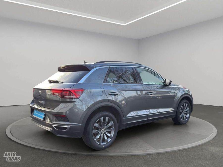 Pelēks Volkswagen T-Roc 2022 Kauņa, ar dzinēja tilpumu 1.50 L un nobraukumu 55 tūkst. km par 26407 €, foto 4 vietnē AUTOMOTO.COM.LV