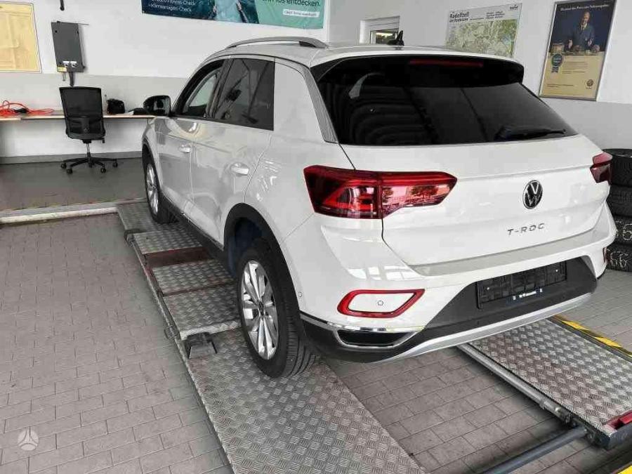 Grey Volkswagen T-Roc 2022 in Vilnius, with an engine capacity of 1.97 L and mileage of 196 thousand km for 16700 €, photo 4 on AUTOMOTO.COM.LV
