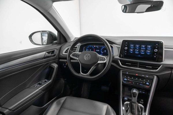Grey Volkswagen T-Roc 2022 in Vilnius, with an engine capacity of 2.00 L and mileage of 103 thousand km for 23900 €, photo 9 on AUTOMOTO.COM.LV