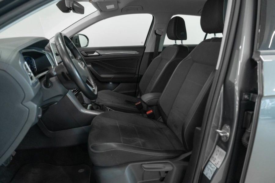 Grey Volkswagen T-Roc 2022 in Vilnius, with an engine capacity of 2.00 L and mileage of 151 thousand km for 20900 €, photo 12 on AUTOMOTO.COM.LV
