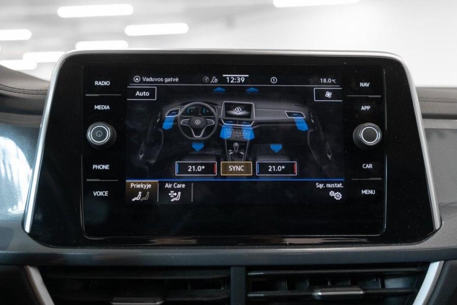 Grey Volkswagen T-Roc 2022 in Vilnius, with an engine capacity of 2.00 L and mileage of 151 thousand km for 20900 €, photo 21 on AUTOMOTO.COM.LV