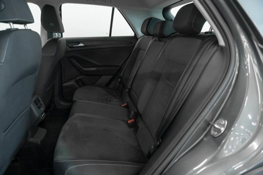 Grey Volkswagen T-Roc 2022 in Vilnius, with an engine capacity of 2.00 L and mileage of 151 thousand km for 20900 €, photo 23 on AUTOMOTO.COM.LV