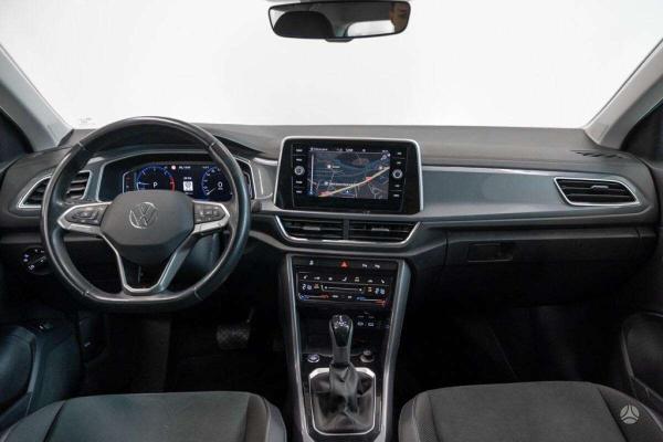 Grey Volkswagen T-Roc 2022 in Vilnius, with an engine capacity of 2.00 L and mileage of 151 thousand km for 20900 €, photo 8 on AUTOMOTO.COM.LV