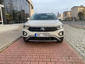 Grey Volkswagen T-Roc 2022 in Daugavpils, with an engine capacity of 2.00 L and mileage of 42 thousand km for 22300 €, photo 3 on AUTOMOTO.COM.LV