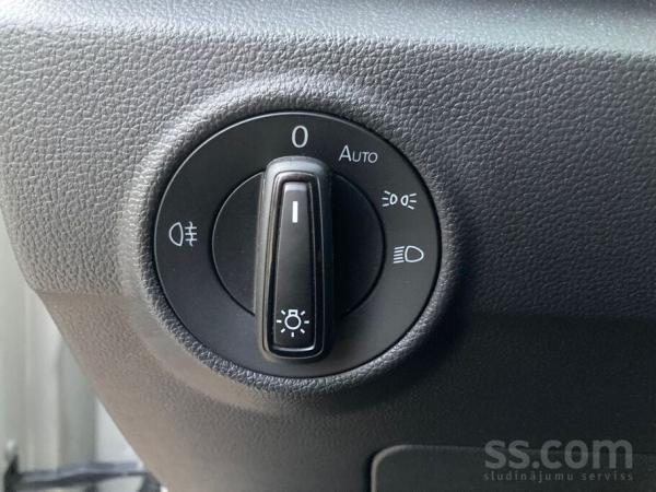 Pelēks Volkswagen T-Roc 2022 Daugavpils, ar dzinēja tilpumu 2.00 L un nobraukumu 42 tūkst. km par 22300 €, foto 6 vietnē AUTOMOTO.COM.LV