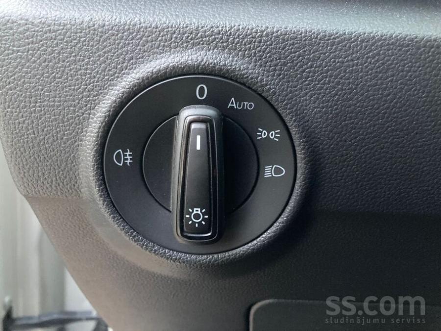 Grey Volkswagen T-Roc 2022 in Daugavpils, with an engine capacity of 2.00 L and mileage of 42 thousand km for 22300 €, photo 7 on AUTOMOTO.COM.LV