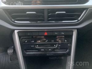 Grey Volkswagen T-Roc 2022 in Daugavpils, with an engine capacity of 2.00 L and mileage of 42 thousand km for 22300 €, photo 9 on AUTOMOTO.COM.LV