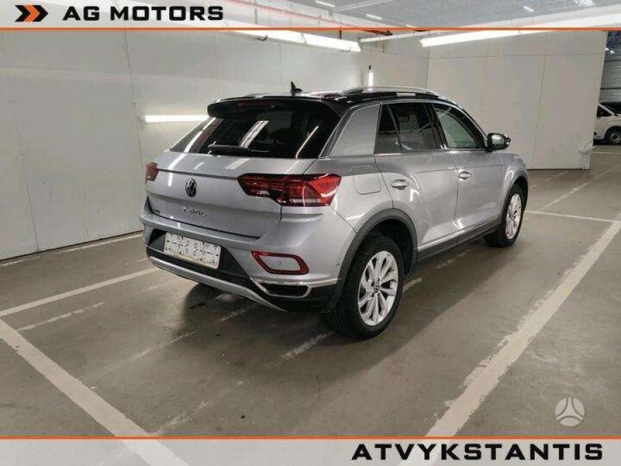 Grey Volkswagen T-Roc 2022 in Vilnius, with an engine capacity of 1.50 L and mileage of 121 thousand km for 19900 €, photo 4 on AUTOMOTO.COM.LV