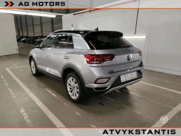 Pelēks Volkswagen T-Roc 2022 Viļņa, ar dzinēja tilpumu 1.50 L un nobraukumu 121 tūkst. km par 19900 €, foto 4 vietnē AUTOMOTO.COM.LV