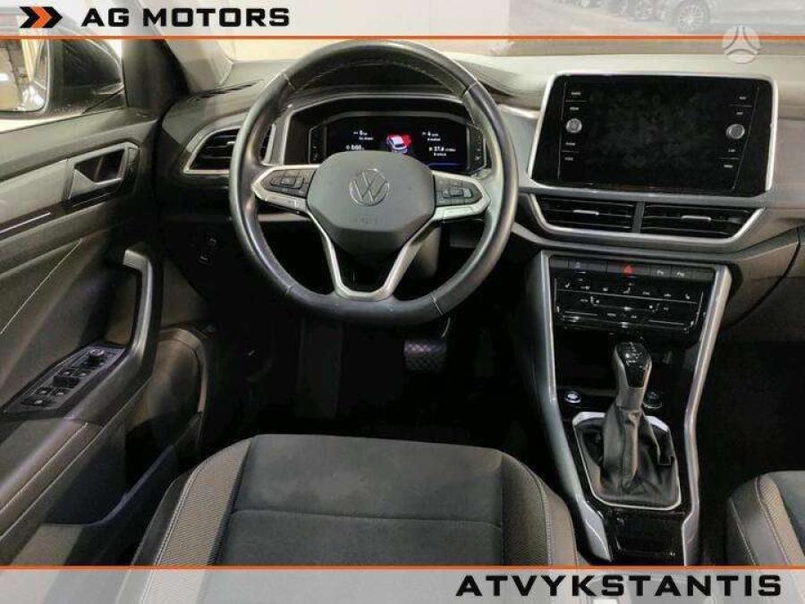 Grey Volkswagen T-Roc 2022 in Vilnius, with an engine capacity of 1.50 L and mileage of 121 thousand km for 19900 €, photo 6 on AUTOMOTO.COM.LV