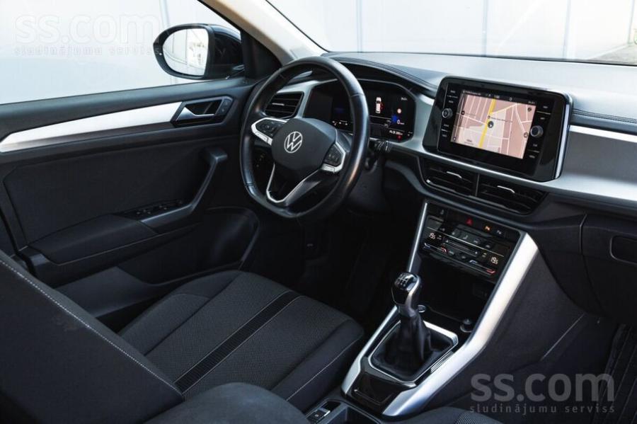 Grey Volkswagen T-Roc 2022 in Ventspils, with an engine capacity of 2.00 L and mileage of 206 thousand km for 15900 €, photo 14 on AUTOMOTO.COM.LV