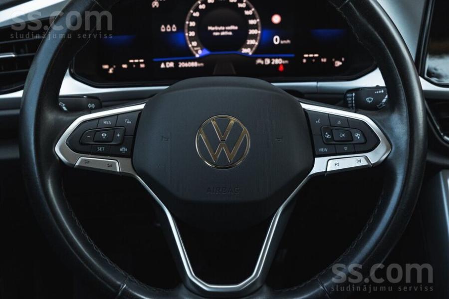 Grey Volkswagen T-Roc 2022 in Ventspils, with an engine capacity of 2.00 L and mileage of 206 thousand km for 15900 €, photo 17 on AUTOMOTO.COM.LV