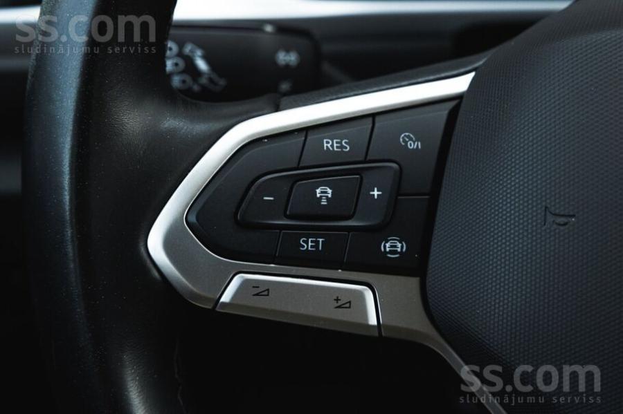 Grey Volkswagen T-Roc 2022 in Ventspils, with an engine capacity of 2.00 L and mileage of 206 thousand km for 15900 €, photo 18 on AUTOMOTO.COM.LV