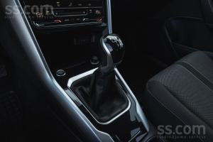 Grey Volkswagen T-Roc 2022 in Ventspils, with an engine capacity of 2.00 L and mileage of 206 thousand km for 15900 €, photo 27 on AUTOMOTO.COM.LV