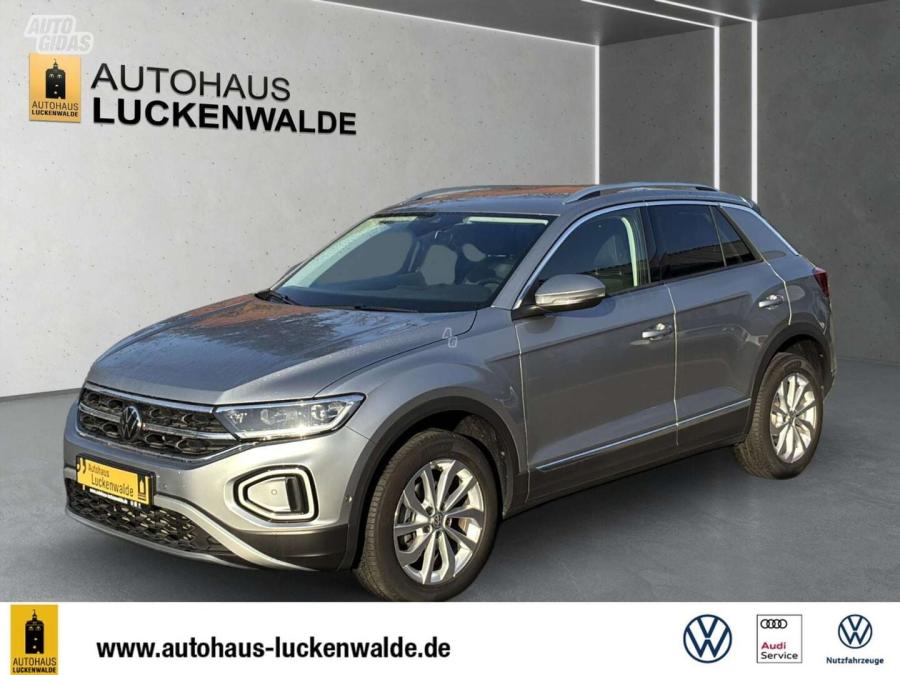 Grey Volkswagen T-Roc 2023 in Kaunas, with an engine capacity of 1.50 L and mileage of 27 thousand km for 29959 €, photo 2 on AUTOMOTO.COM.LV