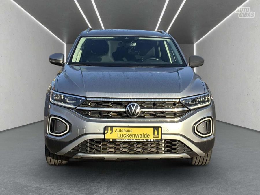 Grey Volkswagen T-Roc 2023 in Kaunas, with an engine capacity of 1.50 L and mileage of 27 thousand km for 29959 €, photo 5 on AUTOMOTO.COM.LV