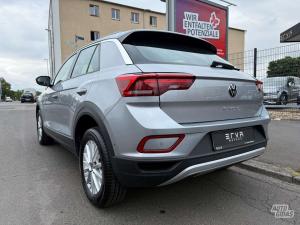 Grey Volkswagen T-Roc 2023 in Kaunas, with an engine capacity of 1.00 L and mileage of 12 thousand km for 24788 €, photo 3 on AUTOMOTO.COM.LV