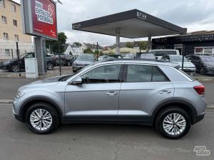 Grey Volkswagen T-Roc 2023 in Kaunas, with an engine capacity of 1.00 L and mileage of 12 thousand km for 24788 €, photo 5 on AUTOMOTO.COM.LV